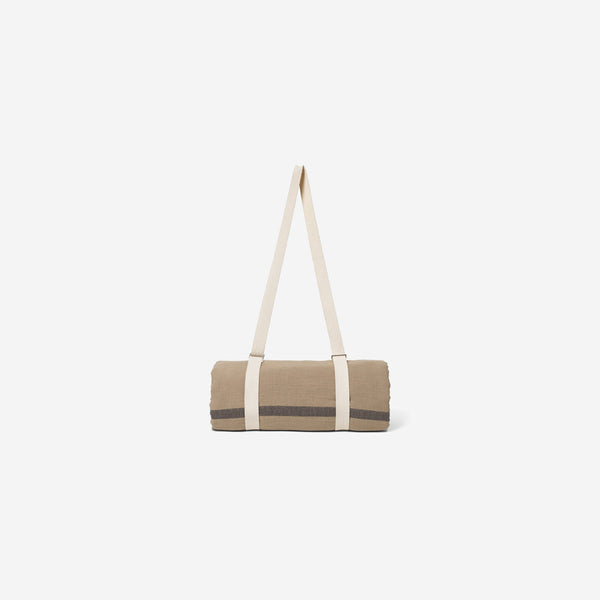 Ferm Living Yard Picnic Blanket Sand Black | Outdoors | Simple Form